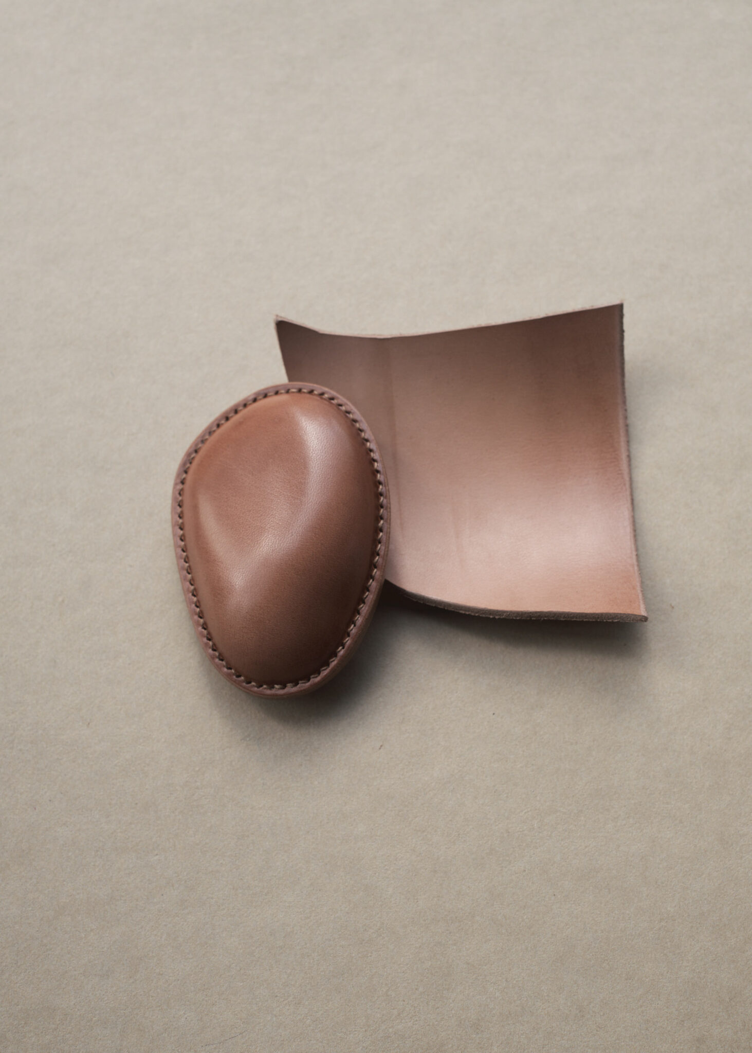 Leather Wrapped Stone "Natural" | FROME（フローム）